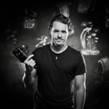 Keith Rivers的作品 - TVCBOOK